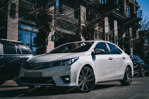 Литые диски на Тойота Королла в стиле VOSSEN CV4 R18