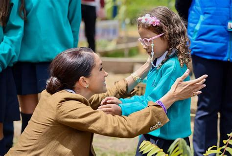 Meghan Markle Y El Príncipe Harry Hablan En Español Durante Su Visita A
