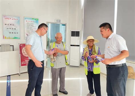 大地保险：情系环卫工 夏日送清凉 滁州保险网cn