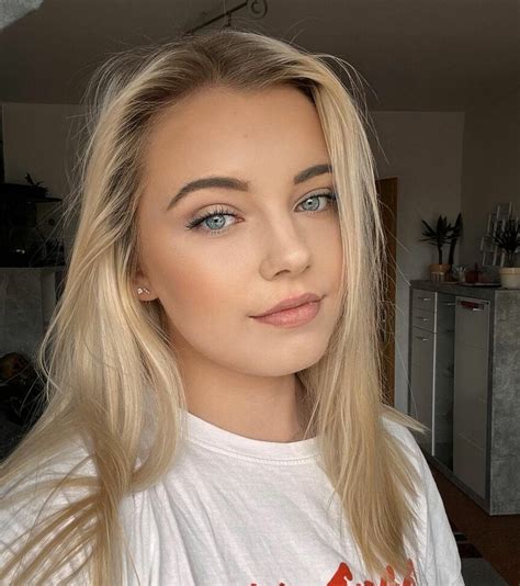 Laura Nude Porn Pictures Xxx Photos Sex Images 4063893 Pictoa