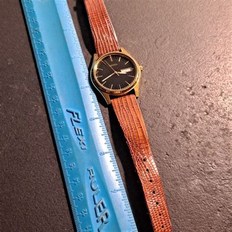 Vintage Mens Seiko Day Date 7n43 9048 Quartz Watch Runs As Shown Lizard