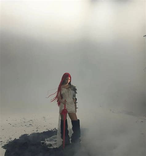 Di Balik Layar Pemotretan Album Ruby Jennie Blackpink Tampil Memukau Dengan Konsep Fantasi