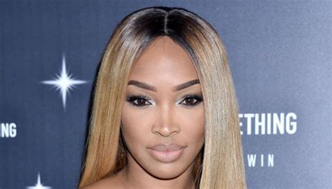 Malika Haqq Bares All In Artistic Nude Shoot At 8 Months Pregnant