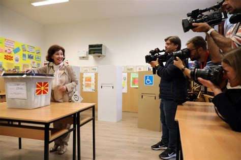 Gordana Siljanovska Davkova Edhe Zyrtarisht Presidente E Shtetit