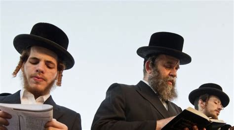 Hasidic Jews Pay 7k For Beard Transplant Therapy The Forward