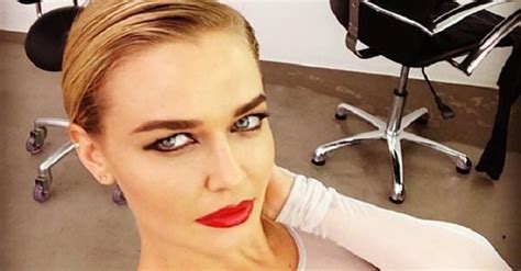 This Explains Why Everyone Is Always Talking About Lara Bingle S Hair