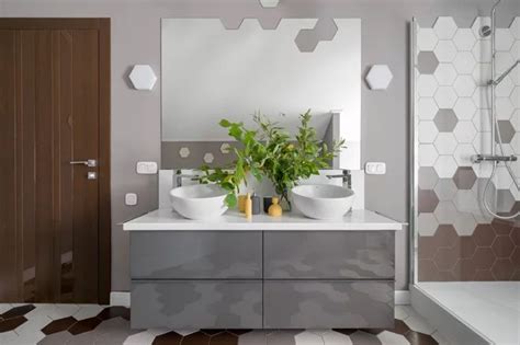 Что лучше: Подрезать плитку или нарастить стену | Lighted bathroom ...