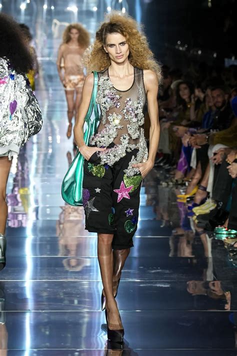 패션엔 리뷰 디스코 글램룩 2023 Ss 톰 포드 컬렉션