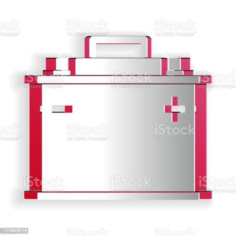 흰색 배경에 격리 된 종이 잘라 자동차 배터리 아이콘 어큐뮬레이터 배터리 에너지 전력 및 전기 축적기 배터리 종이 아트 스타일 벡터 고압 전류 주의에 대한 스톡 벡터 아트