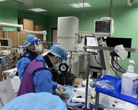 五一不停歇24小时待命这位大国工匠的门诊一开诊就完成多台紧急手术 周平红 内镜中心 患者