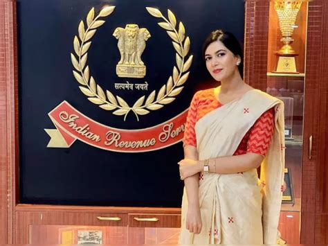 Ias Success Story Upsc 2022 Topper Devyani Singh Life Style Ias Success Story ସପ୍ତାହରେ ଦୁଇ