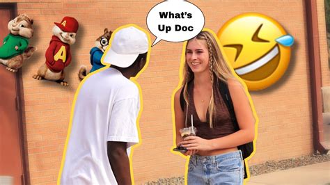 Effortlessly Picking Up Girls Pickuplines Prank Youtube