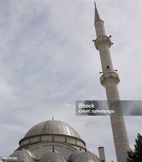 이슬람 및 모스크 긴 모스크 첨탑 종교 건물 이슬람교 건축의 예 0명에 대한 스톡 사진 및 기타 이미지 0명 건축 건축물 Istock