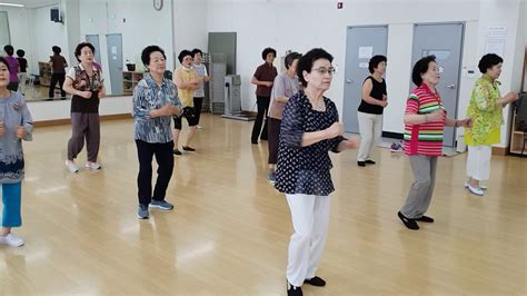 너 늙어봤냐시니어라인 댄스노인스포츠지도사뇌건강생활스포츠지도사웃응강의레크레이션 Youtube