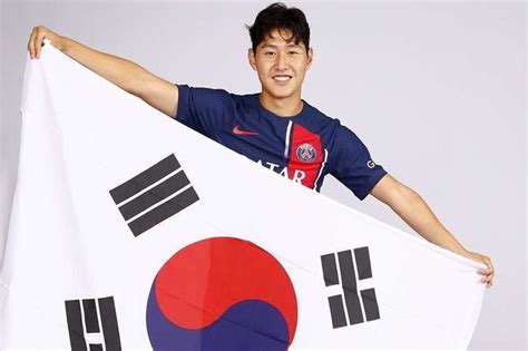 파리생제르망 유니폼 이제 보니 태극기색이네 국내축구 에펨코리아