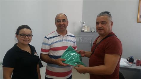 По случай 15 септември ВМРО подари на училищата в община Мездра националния флаг