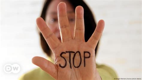 Домашно насилие как един филм разбуни духовете в Италия Dw 5 04 2024