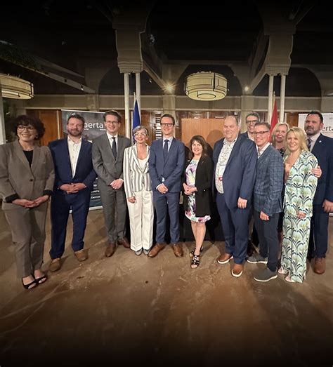 Bio Dr Jodi Abbott C M Icd D