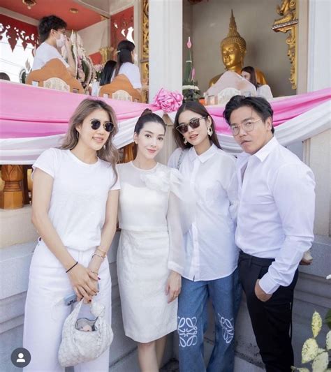 Photo Gallery “วุ้นเส้น วิริฒิพา” เปิดตัว “ไฮโซนิกม์” พร้อมครอบครัวทำพิธีบรวงสรวงพระลักษมี