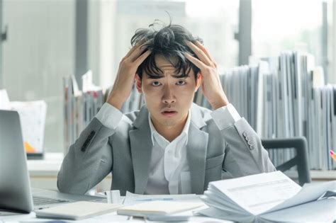 Businessman Who Loses Data And Panics Premium Ai Generated Image