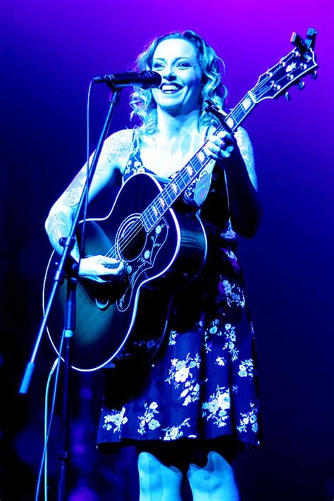 Anneke Van Giersbergen — Wikipédia