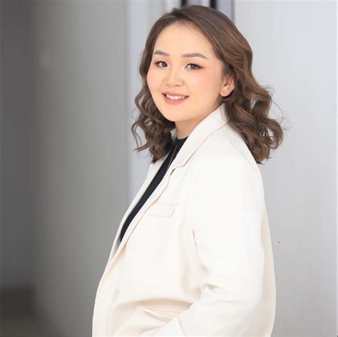 Угаасаа улайдаг биш эмзэгшээд байгаа юм байна лээ шүү🥹😁 Би бас анх арьсаа оношлуулахдаа угаасаа