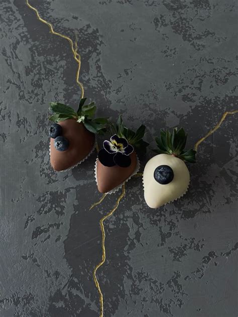 Клубника в шоколаде Клубника в шоколаде Фрукты в шоколаде Сладости в шоколаде