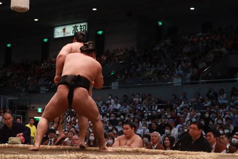 日本相撲協会公式 On Twitter ＜十三日目の様子＞ 幕内取組 東小結 若元春（10勝3敗）寄り切り 東前7 北勝富士（7勝6敗