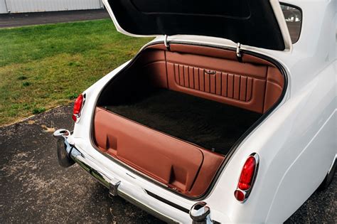 This Restomodded Rolls Royce Silver Cloud Is The Ultimate Luxury