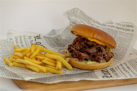 ДОН Джолан 🍔 БУРГЕР С ТЕЛЕШКО ДЖОЛАНЧЕ And МАНАТАРКИ Заповядайте в Дон Джолан и се насладете на