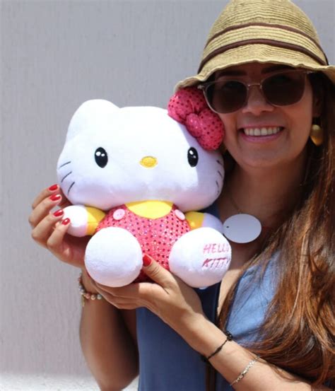Torta De Frutas 5 Porc 6 Bombones Finos Hello Kitty Girasol Mas