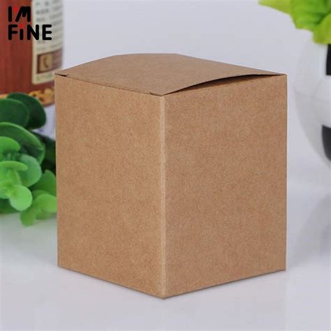 100pcs 도매 블랙 화이트 크래프트 종이 사탕 상자 광장 브라운 크래프트 베이비 샤워 사탕 상자 파티 선물 상자 생일 호의
