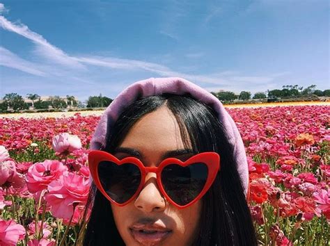 Kyanna Barber Sur Instagram Issa Evil World We Live In Heart Sunglass Evil World Glasses