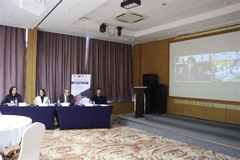 Сэтгүүлчид хэвлэл мэдээллийн ажилтнууд албадан хөдөлмөр ажиллах хүчний шилжилт хөдөлгөөний