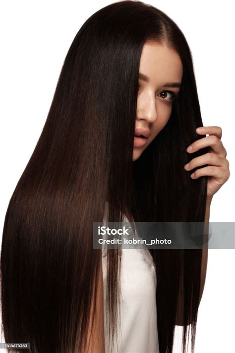 완벽하게 부드러운 머리와 클래식 메이크업아름다운 갈색 머리 소녀 아름다움 얼굴과 머리 가짜 속눈썹에 대한 스톡 사진 및 기타 이미지 가짜 속눈썹 각질세포 건강관리와