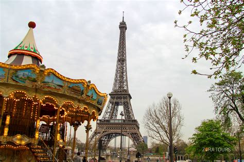 Айфеловата кула символът на Париж Zora Tours
