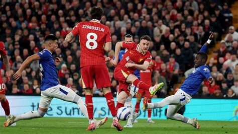 ليس ليفربول نادٍ إنجليزي يمنح ديوغو جوتا تكريماً تاريخياً إرم نيوز