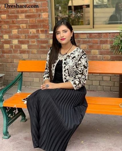 Minahil Malik TikTok Star Age Babefriend Biography More