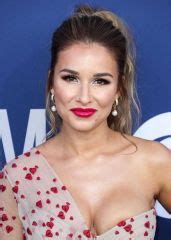 File Jessie James Decker A Boobpedia Encyclopedia Of Big Boobs