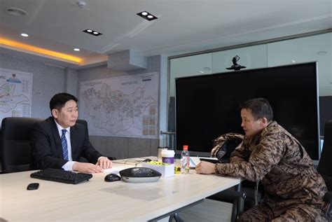 Баянгол дүүргийн төрийн албан хаагчид төрийн болон хувийн хэвшлийн байгууллагаас ирүүлсэн