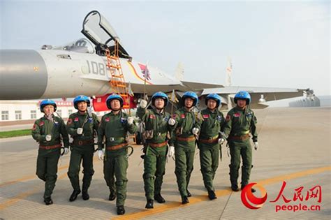 高清实拍飞鲨英雄戴明盟 中国舰载机首飞第一人31 军事 人民网