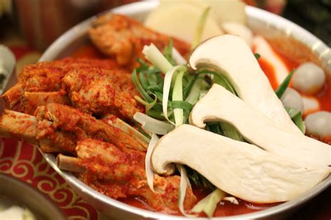 주 좋은친구 ★우리 아기에게 딱 맞는 장난감★ 장난감은 그저 모양이 이쁘고 아기들이 원한다고 다 사줄것이 아니라 아기의 발육단계에 맞추어 골라주는것이 중요하다 0