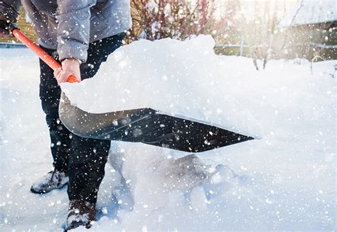 Как выбрать лопату для уборки снега — на что обратить внимание при ...