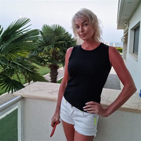 Рейтинг дня Анастасия Волочкова с обновлённой причёской отправилась на