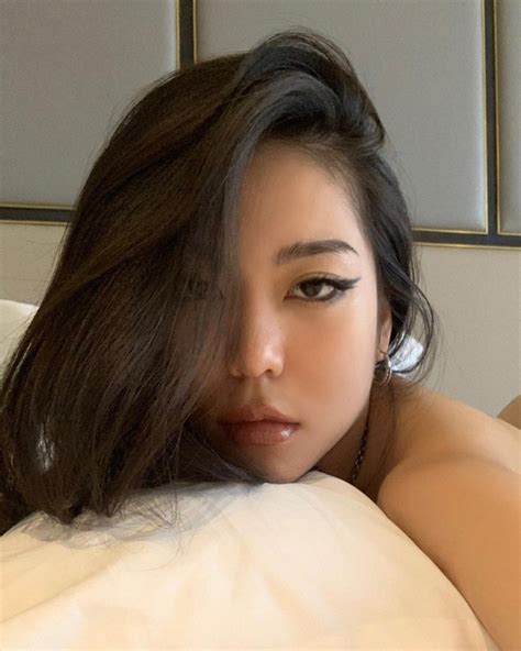 MCK có bạn gái mới sau năm thất tình Nửa kia và gu thời trang chất lừ liệu có giống nhau