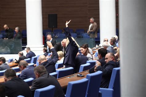 Очаквано И третият вот на недоверие към кабинета Желязков не мина