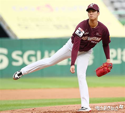 안우진 힘차게 엑 s HD포토