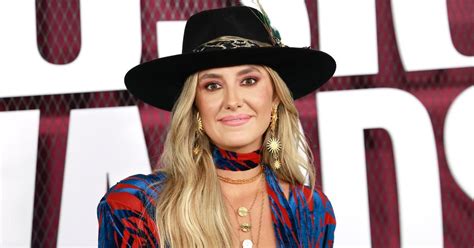 Lainey Wilson Dating A Look At The Country Stars Love Life
