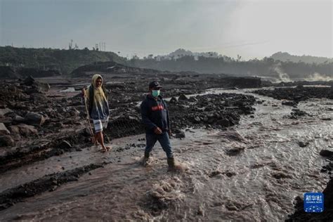 印尼塞梅鲁火山喷发 近两千人被紧急疏散新浪图片