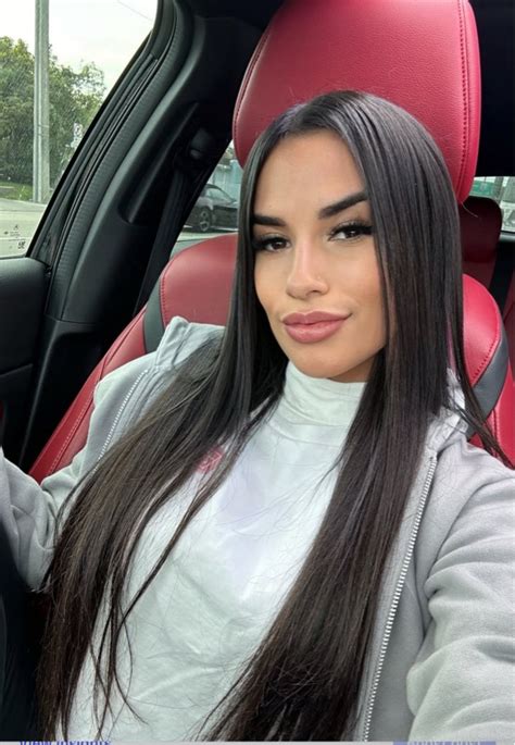 Yulissa Escobar Yulissaaescobar Is Live Tiktok Live